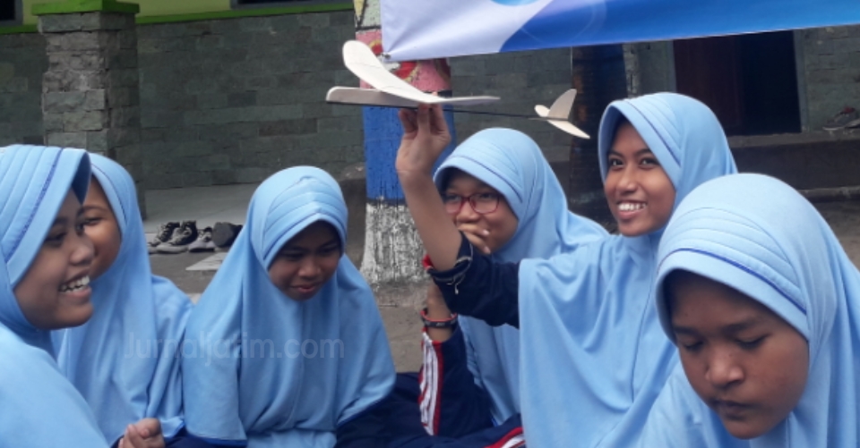 Murid MTs Plus Bahrul Ulum Tambakberas Jombang Dilatih Rakit Pesawat ... Murid MTs Plus Bahrul Ulum Tambakberas Jombang Dilatih Rakit Pesawat ...